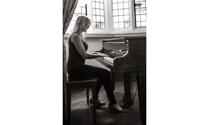 Book Adeline Grace in Buckinghamshire | Eventsense